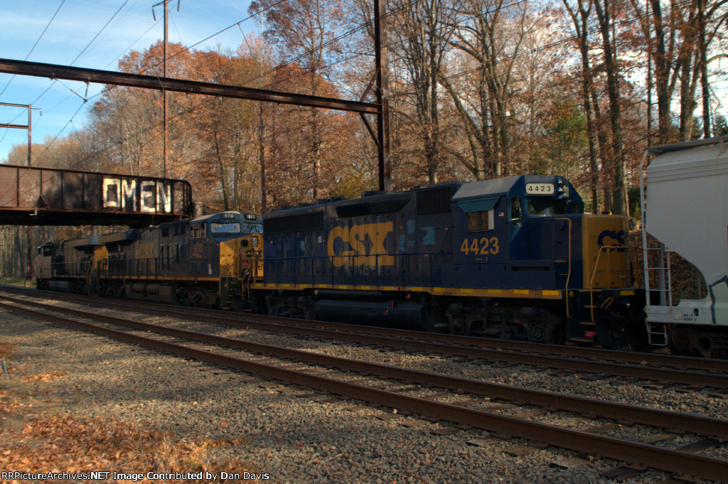 CSX GP40-2 4423 trails on Q418-16